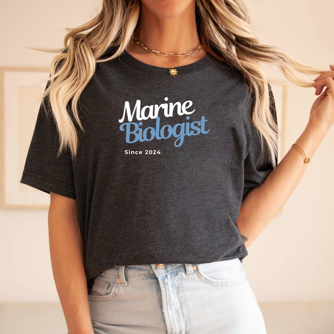 Marine Biologist T-shirt, Graduation Gift, Sea and Ocean Scientist ...