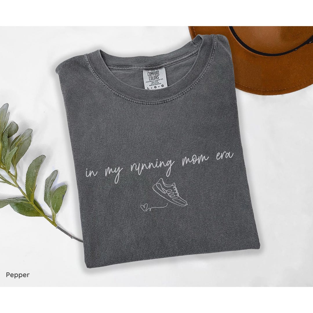 Cute Running Mom Shirt, Minimalist Mother's Day Running Gift, Runner ...