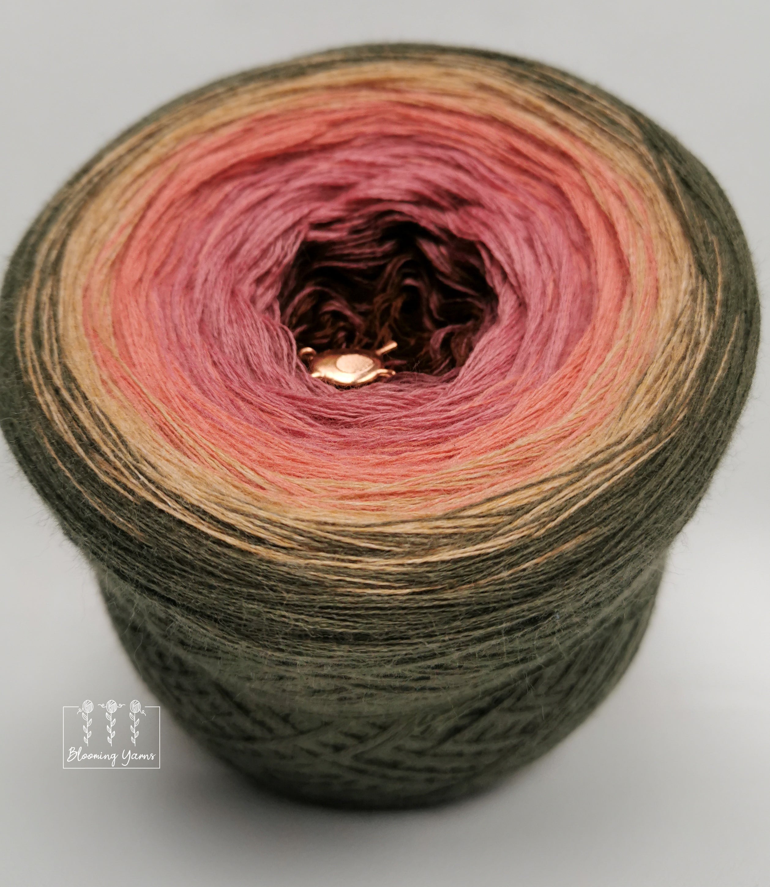 Gradient Yarn Cake, Colour Combination M044 50% Merino Wool/50 Acrylic ...