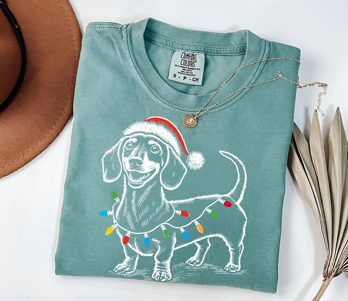 Festive Dachshund Christmas T-shirt | Holiday Wiener Dog Tee | Doxie ...