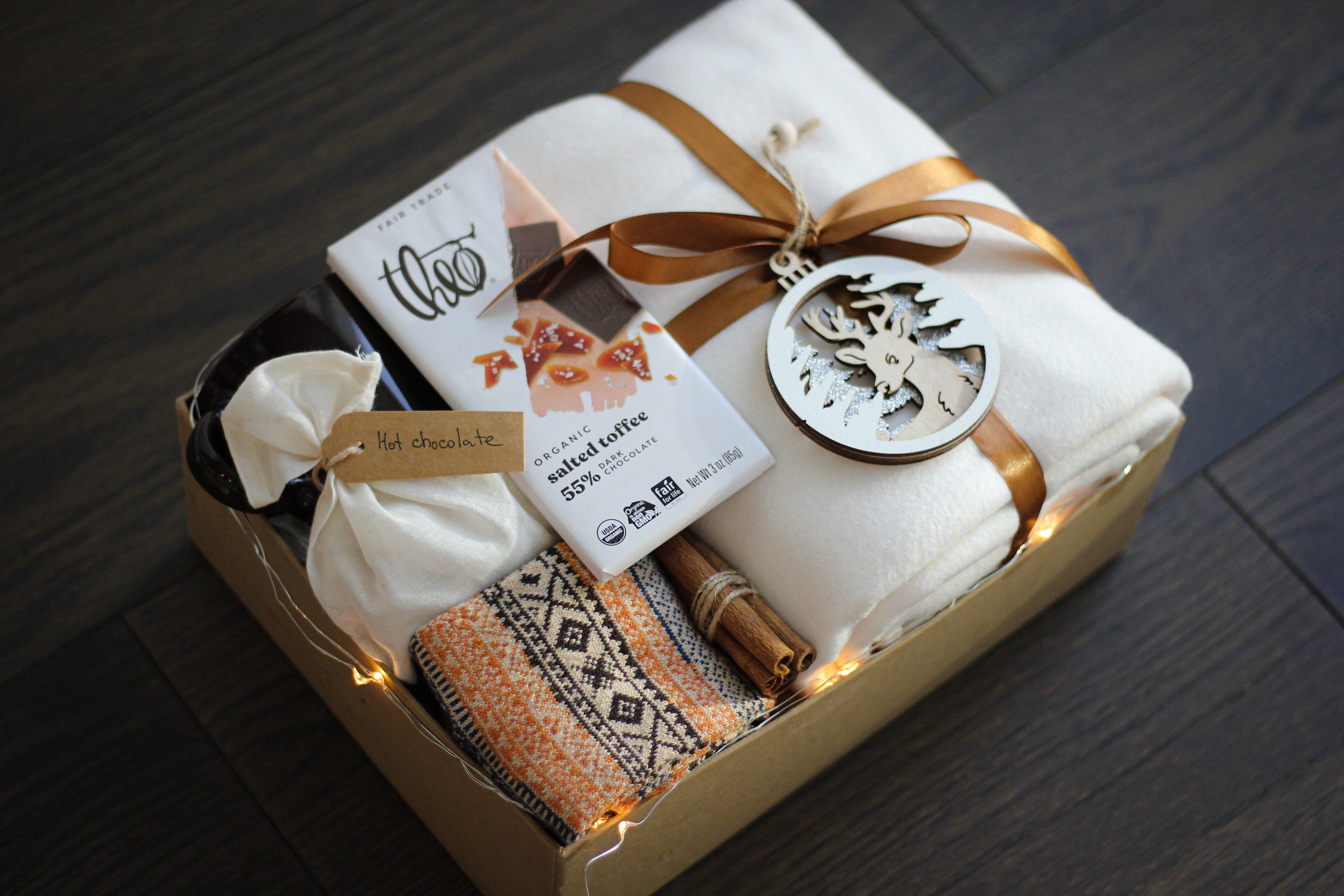 Christmas Gift Box, Cozy Gift Basket for Her Mom, Gift Box With Blanket ...