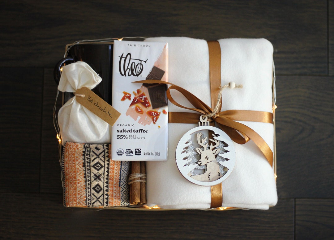 Christmas Gift Box, Cozy Gift Basket for Her Mom, Gift Box With Blanket ...