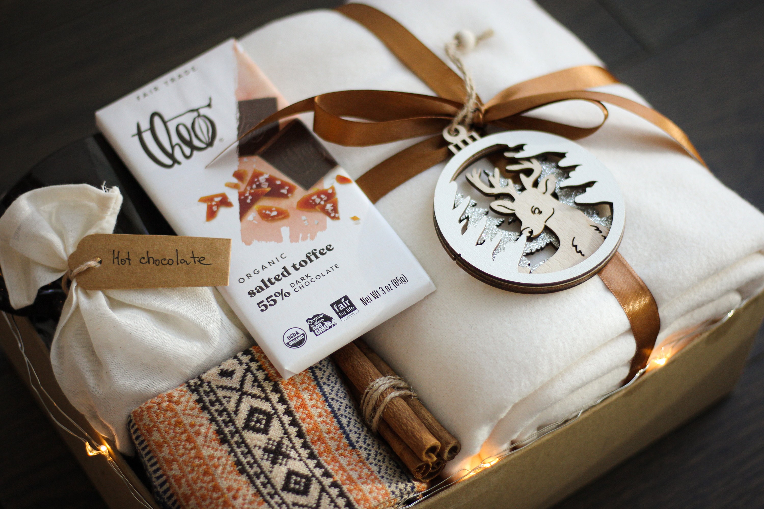 Christmas Gift Box, Cozy Gift Basket for Her Mom, Gift Box With Blanket ...