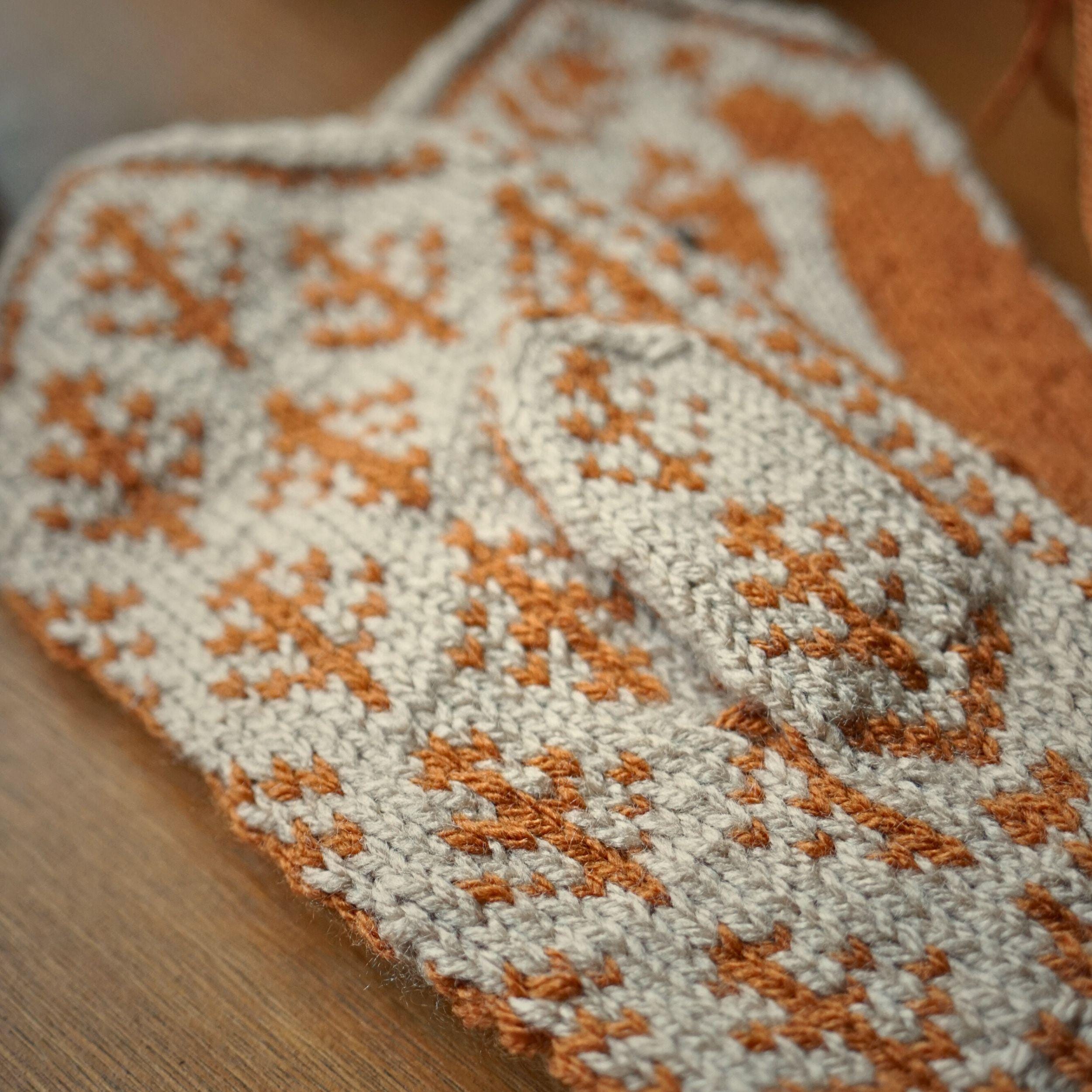 Knitting Fox Mitten Pattern PDF, Colorwork Norwegian Selbu Mitten ...