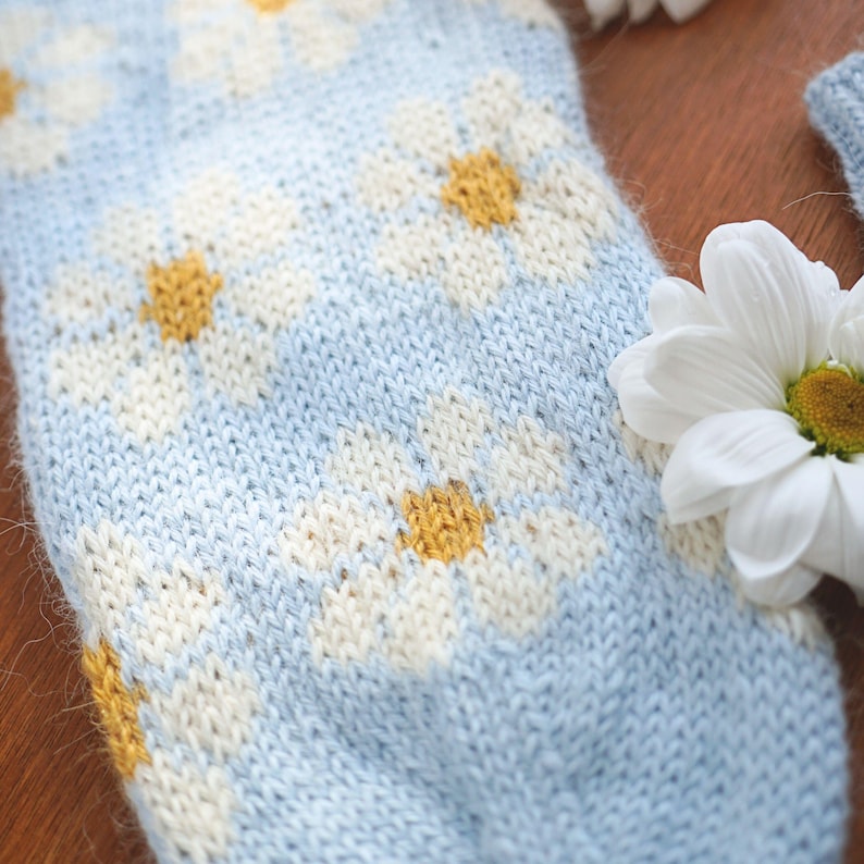 Daisy Floral Sock Knitting Pattern - Colorwork Cute Sock Pdf Pattern ...