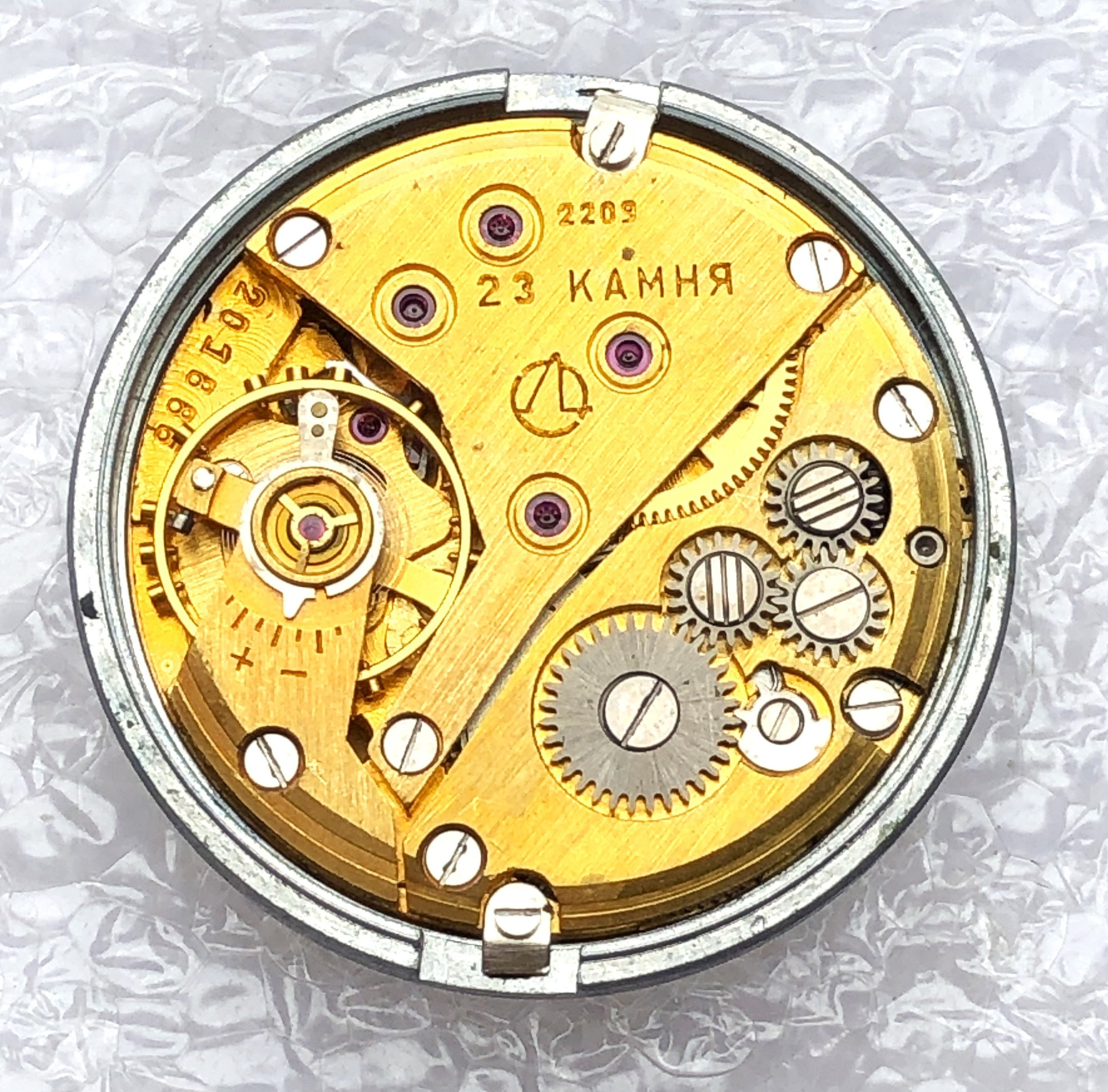 Mens buying Watch Movements for Parts