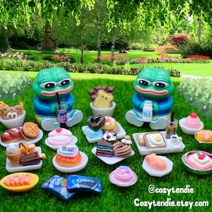 Lovely Peepo Pepe Apu Frog Friend Deskpal - Etsy