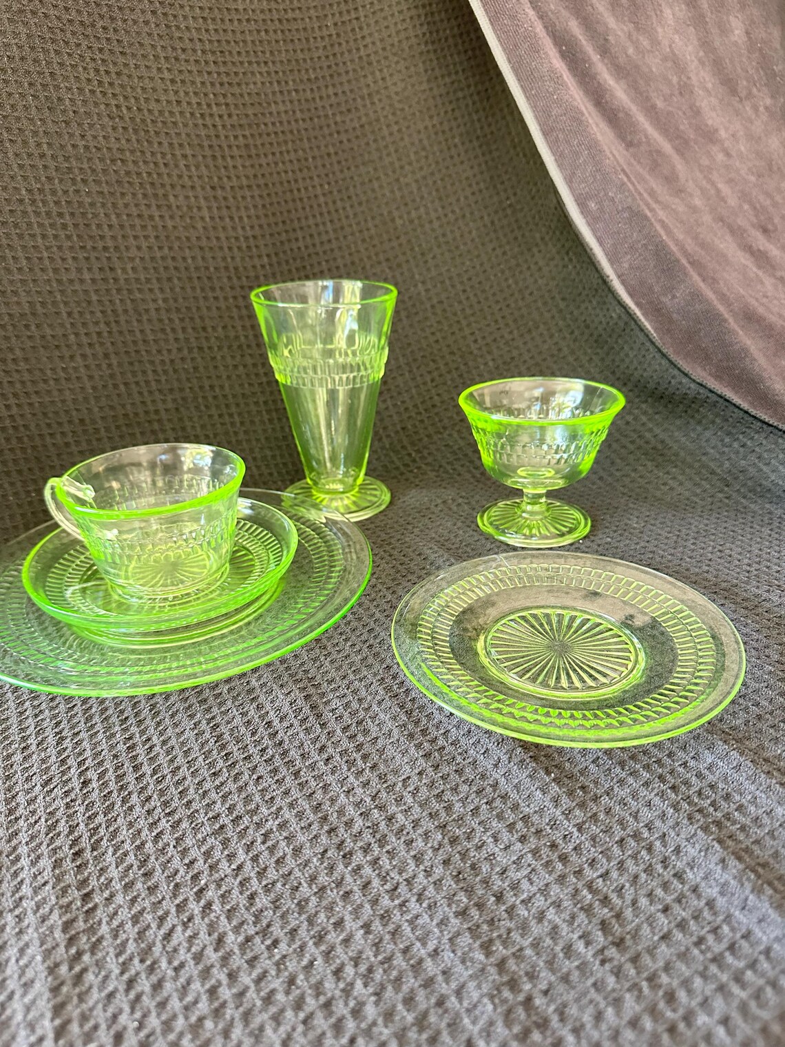 Uranium Roulette/many Windows Glass by Anchor Hocking, Glows Green ...