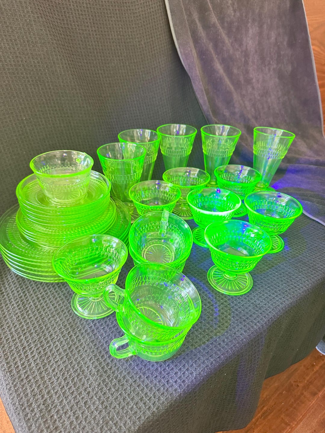 Uranium Roulette/many Windows Glass by Anchor Hocking, Glows Green ...