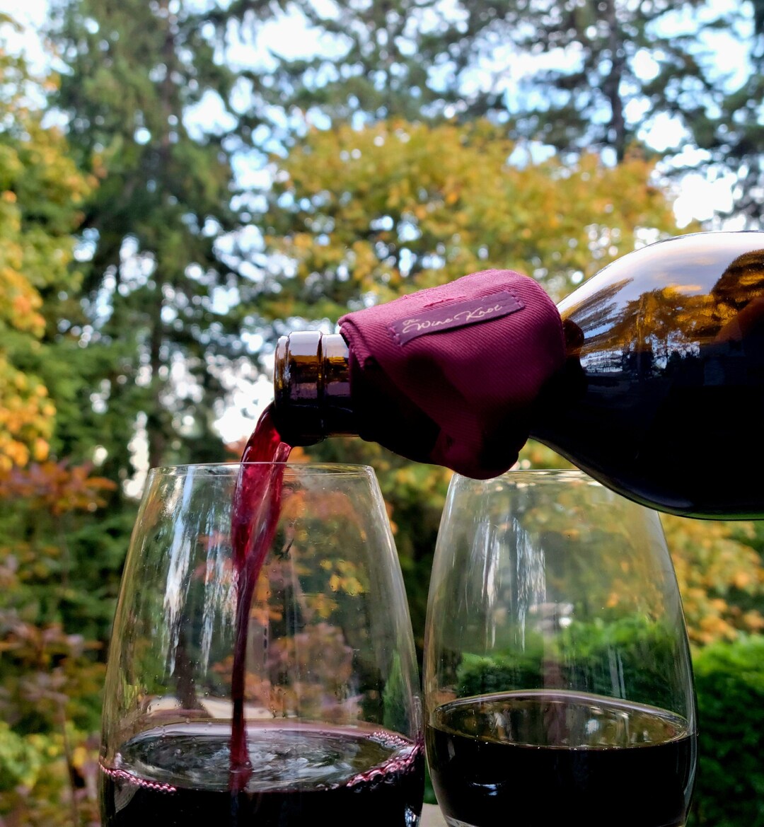 The Wine Knot - Elevate Your Bottle - Catch the Drip & Stop Wine Stains ...