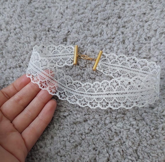Beige lace choker store