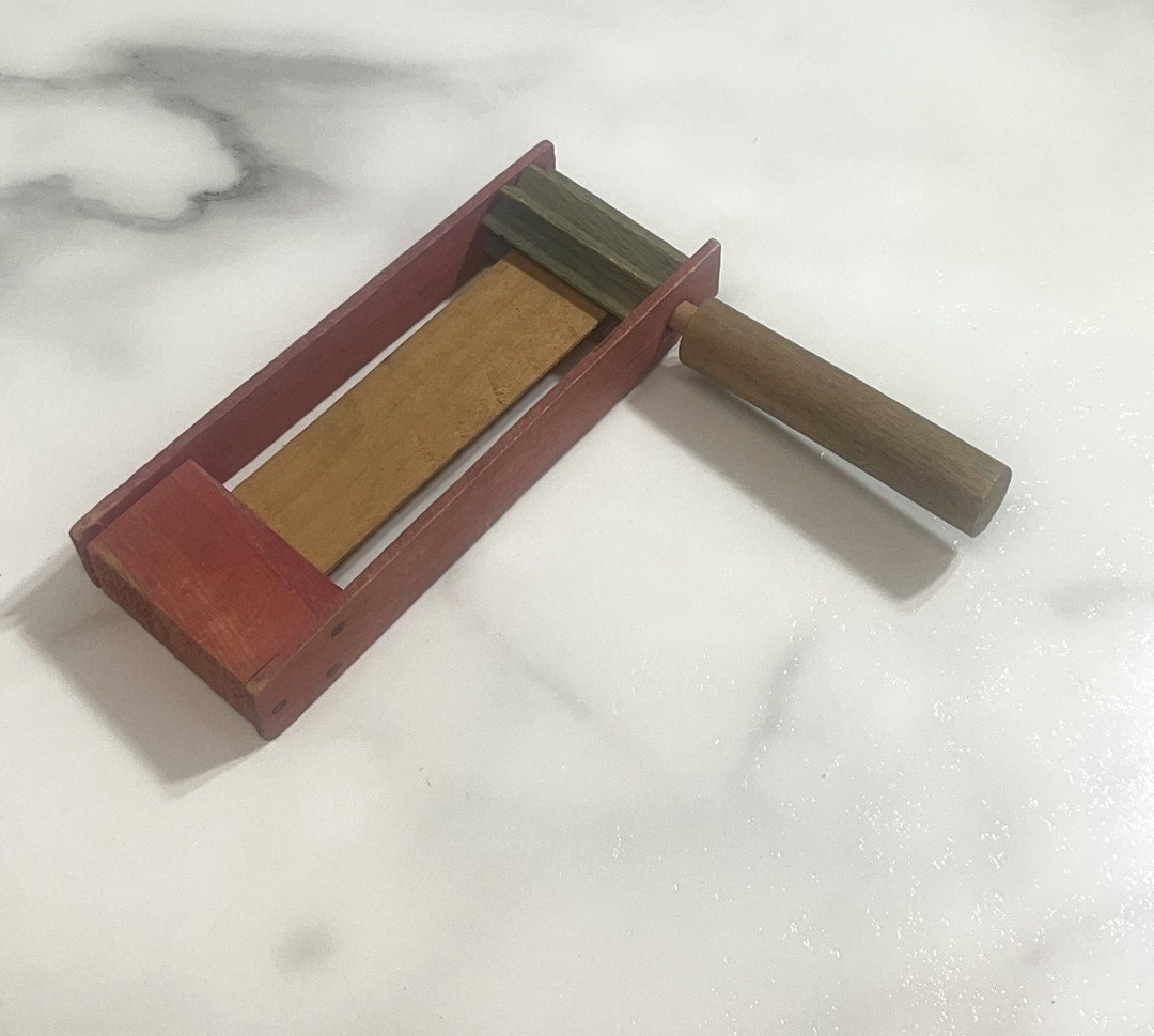 Vintage Cranking Noise Maker Toy, Vintage Noise Maker, Nois Maker ...