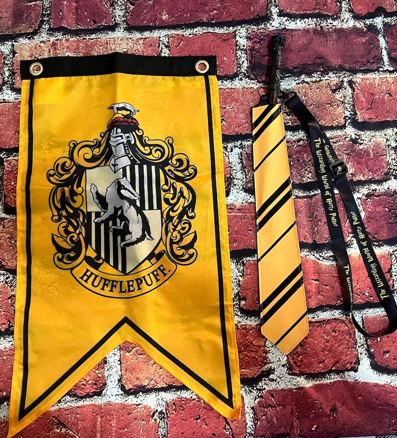 Hufflepuff Tie-style Wand Holder With Black and Yellow Lanyard – Harry ...