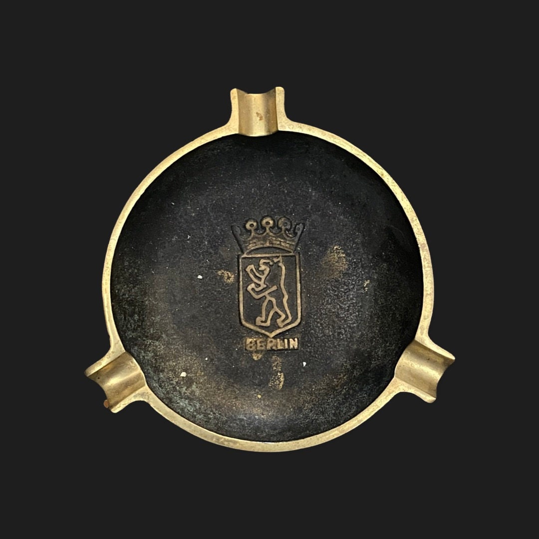 BERLIN Crest Brass Cast Iron Cigarette ASHTRAY 4 1/4” - EUC - Vintage ...