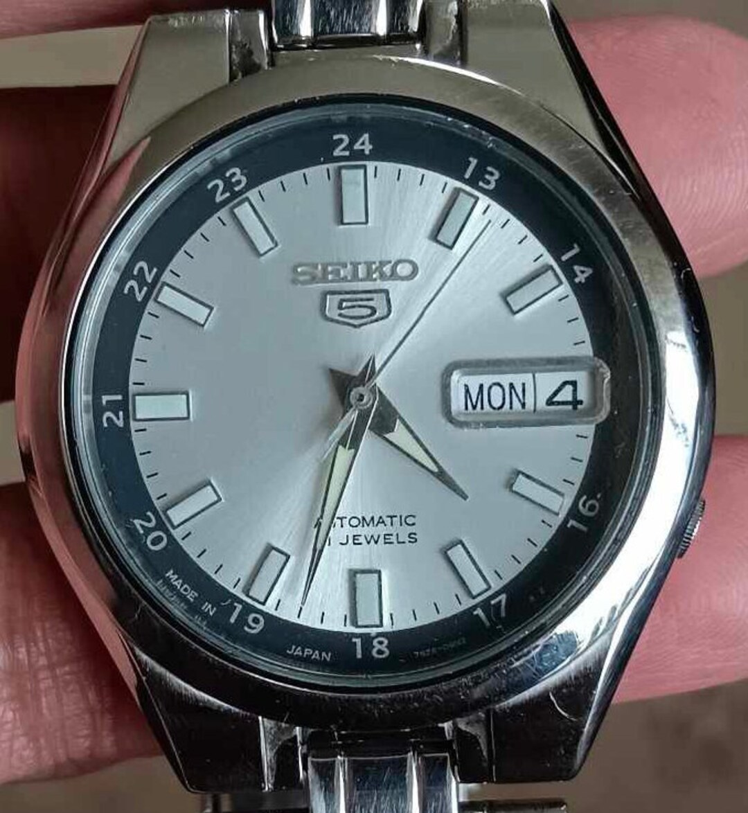 Pre-owned Vintage Seiko 5 Automatic 7s26 Inner Bezel Silver Dial Day ...