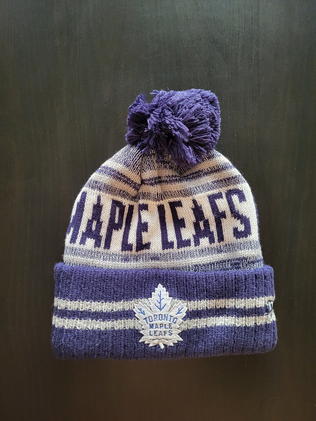 Toronto Maple Leafs Cintage Winter Hockey Beanie Hat With Fuzzy Pom ...