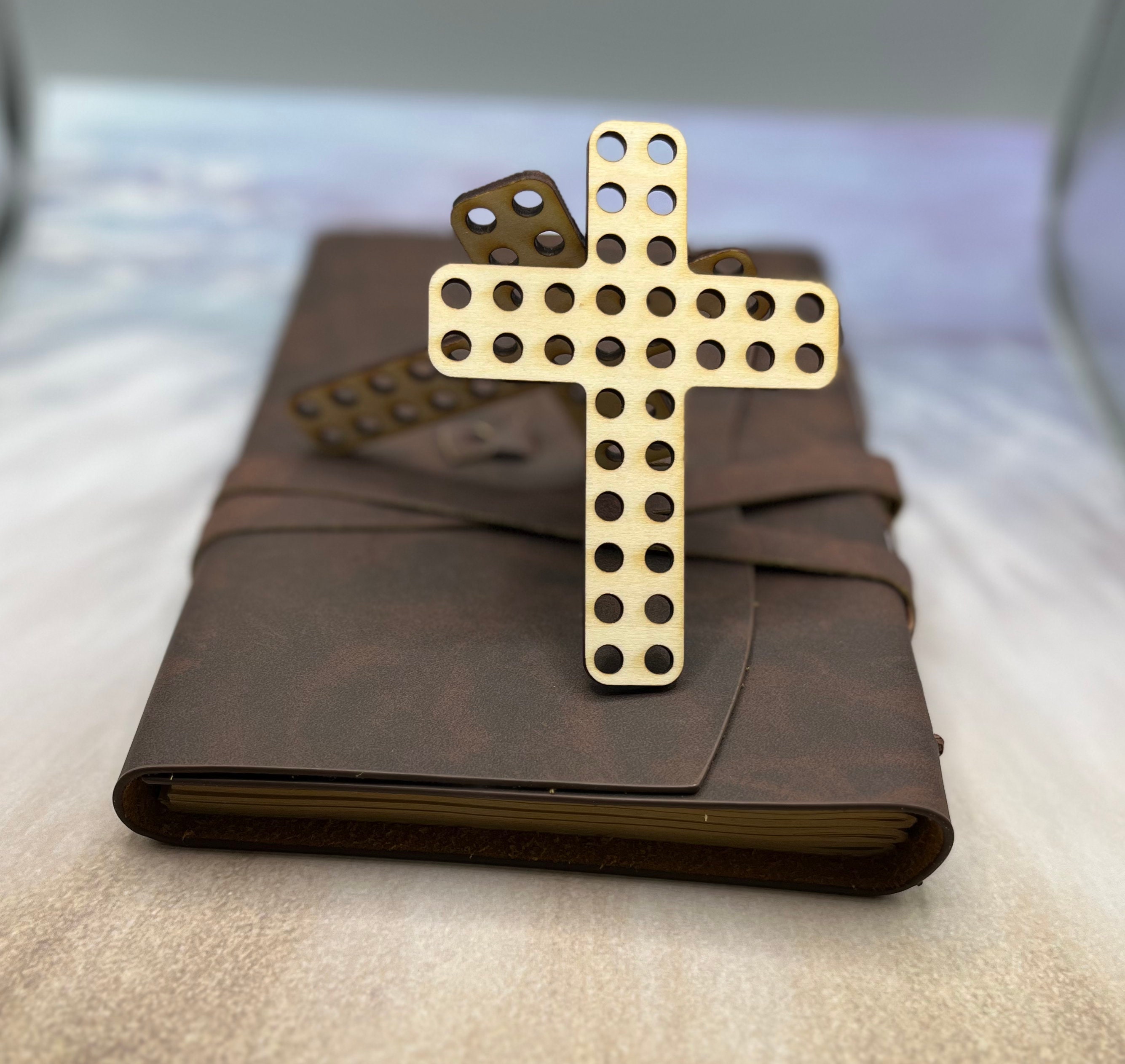 Cross Craft Kit - Wooden Yarn Weaving/ Lacing Toy for Kids. Perfect for ...