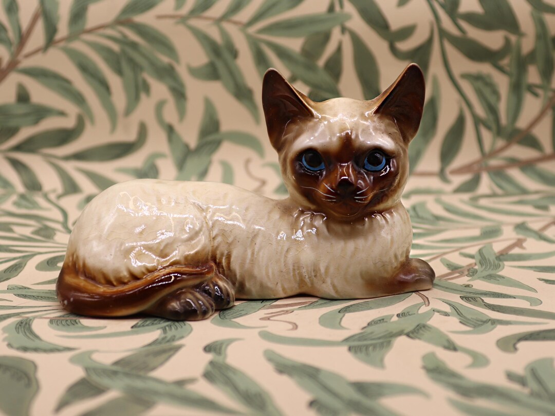 Kitsch Porcelain Cat Figurine From HK - Harvey Knox Sitting Siamese Cat ...
