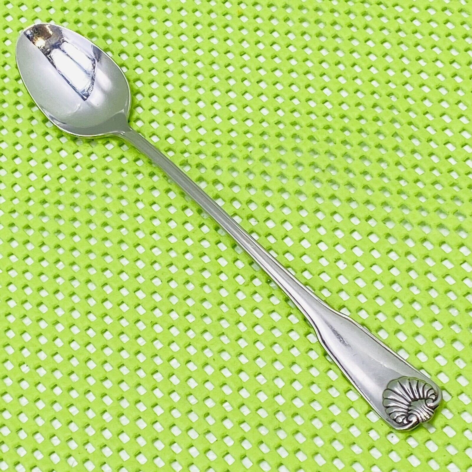 Oneida TUDOR Stainless Deluxe SHELL Glossy Silverware Flatware Iced ...