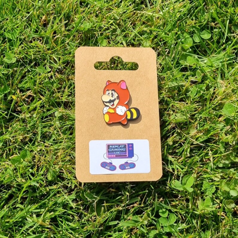 Super Mario Raccoon Flying Nes Gaming Retro Pin Badge Collectible ...