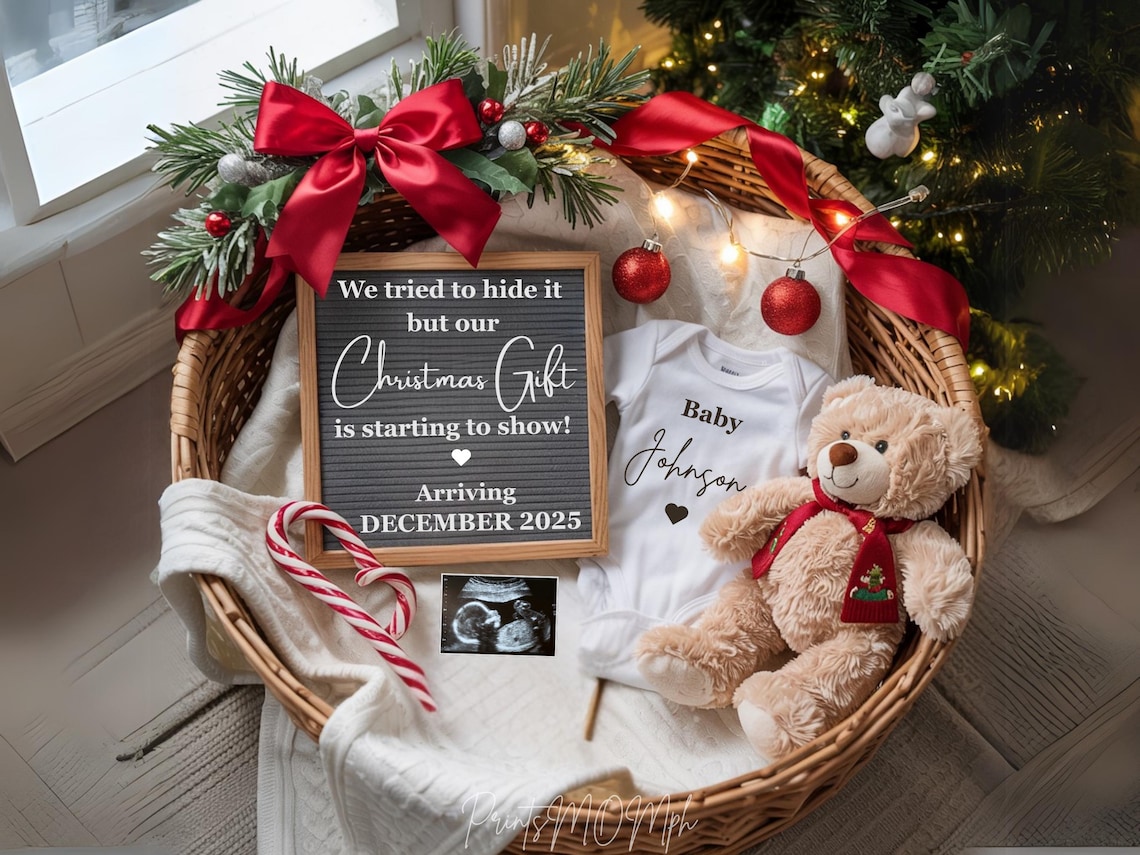 Christmas Pregnancy Announcement: December Baby Social Media Reveal ...