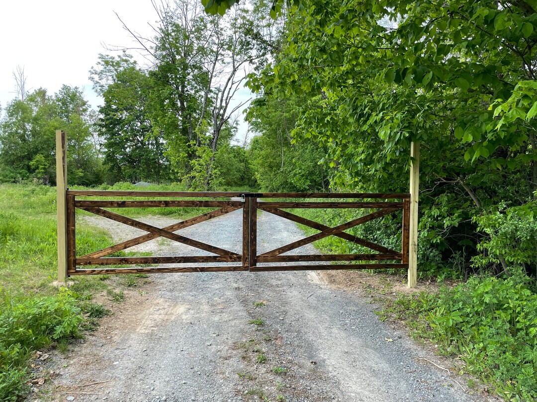 Custom Solid Wood Entry Gate - Etsy