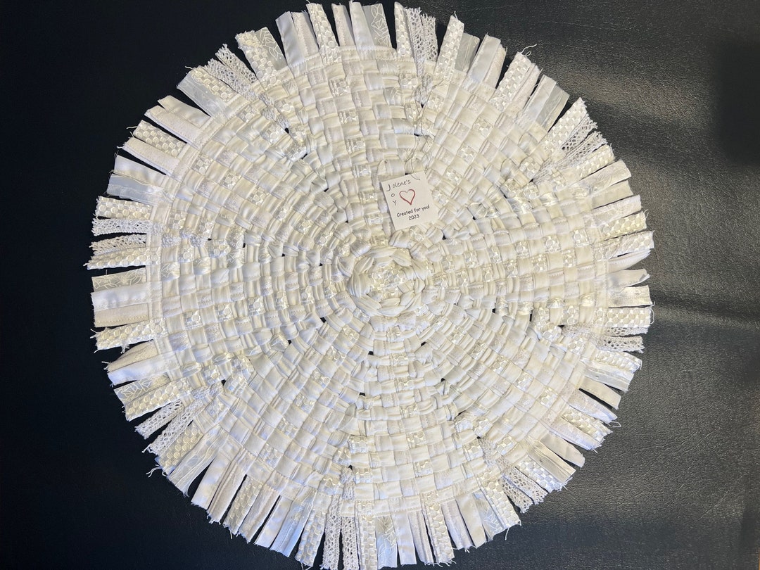 White Lace Round 16 Inch Wagon Wheel Placemat/trivet - Etsy