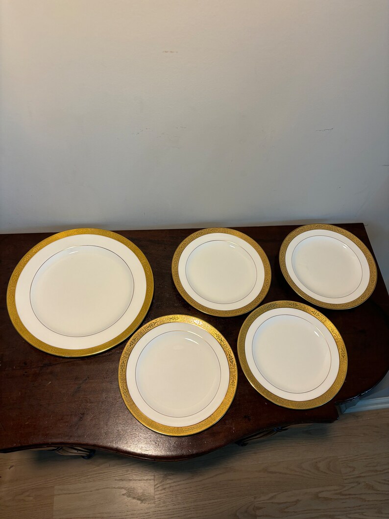 5pc Minton Gold Encrusted Plates 1 Dinner Plate 10 and 4 Salad Plates 7 ...