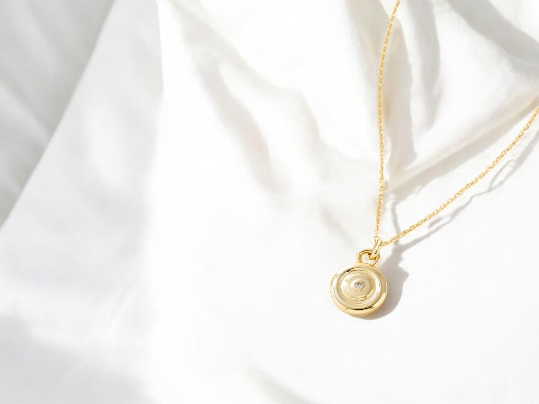14K Gold Round Pendant Necklace, Minimalist Vintage-inspired Necklace ...