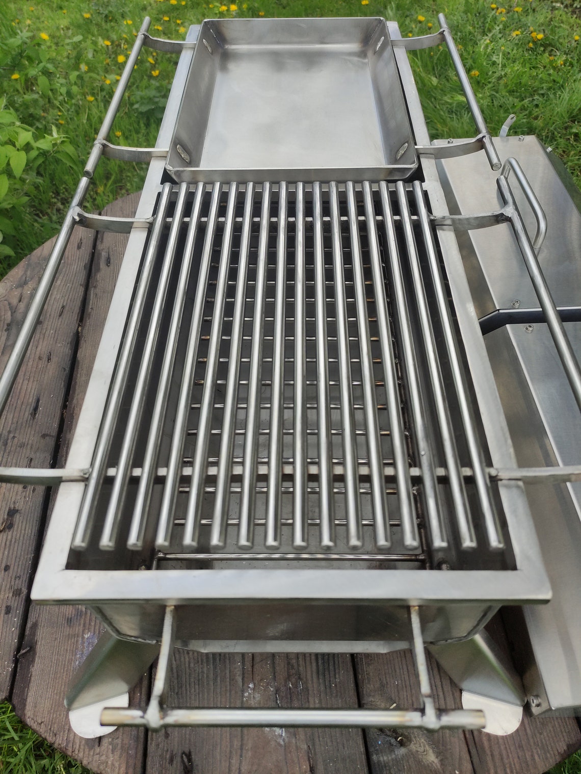 Brazier. Barbecue With Grate and Lid Tabletop Hibachi Grill Made of ...