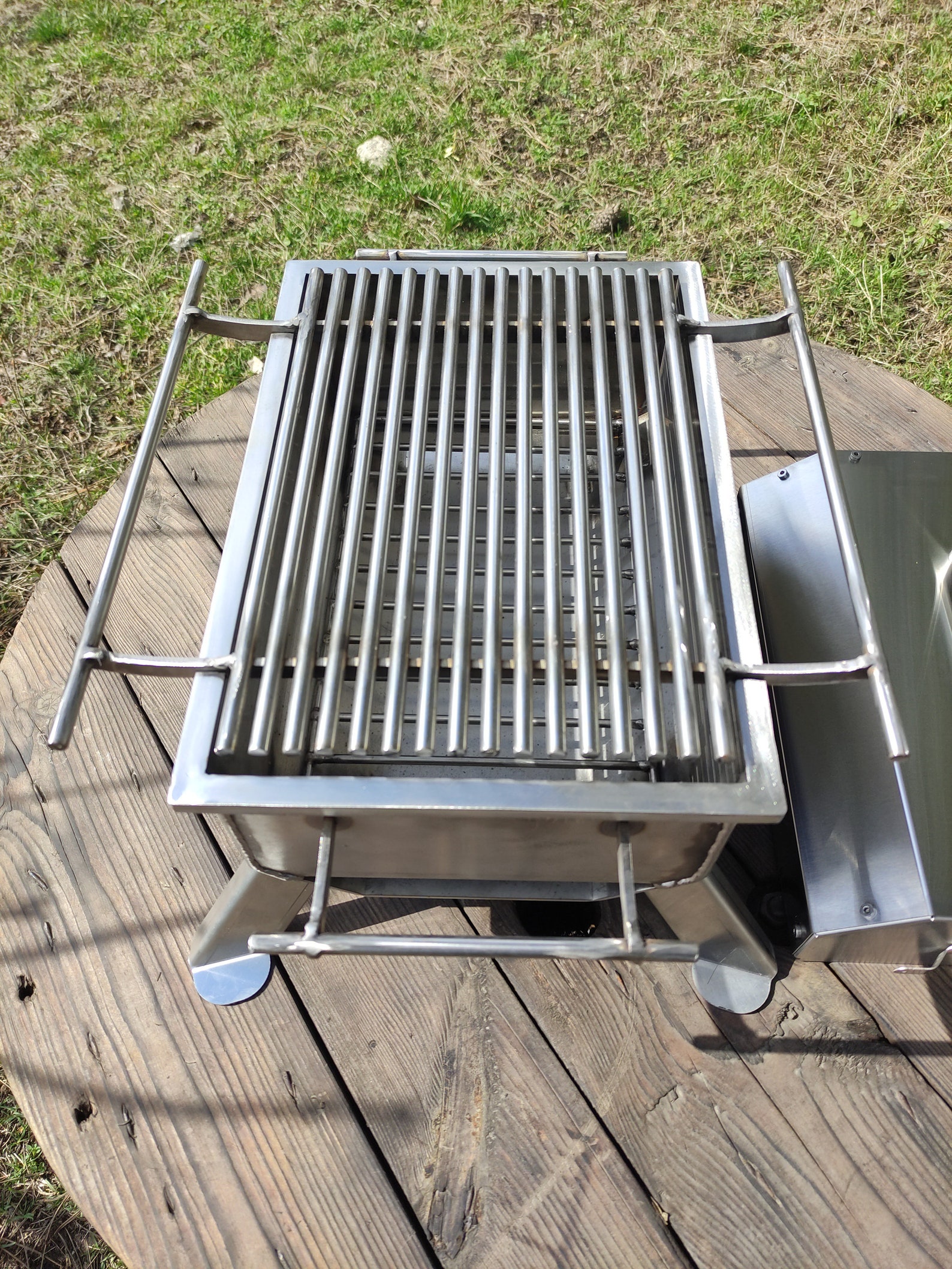 Barbecue With Grate and Lid! Tabletop Hibachi Grill Made of Stainless ...
