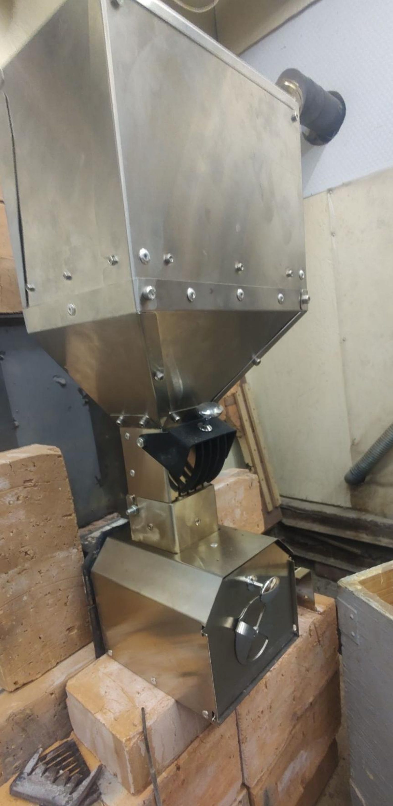 Pellet Burner With Gravity Feed of Pellets, Which Can Be Installed on ...