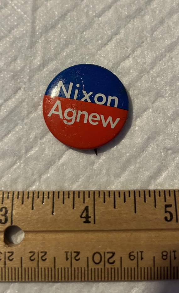 Vintage nixon political button - Gem