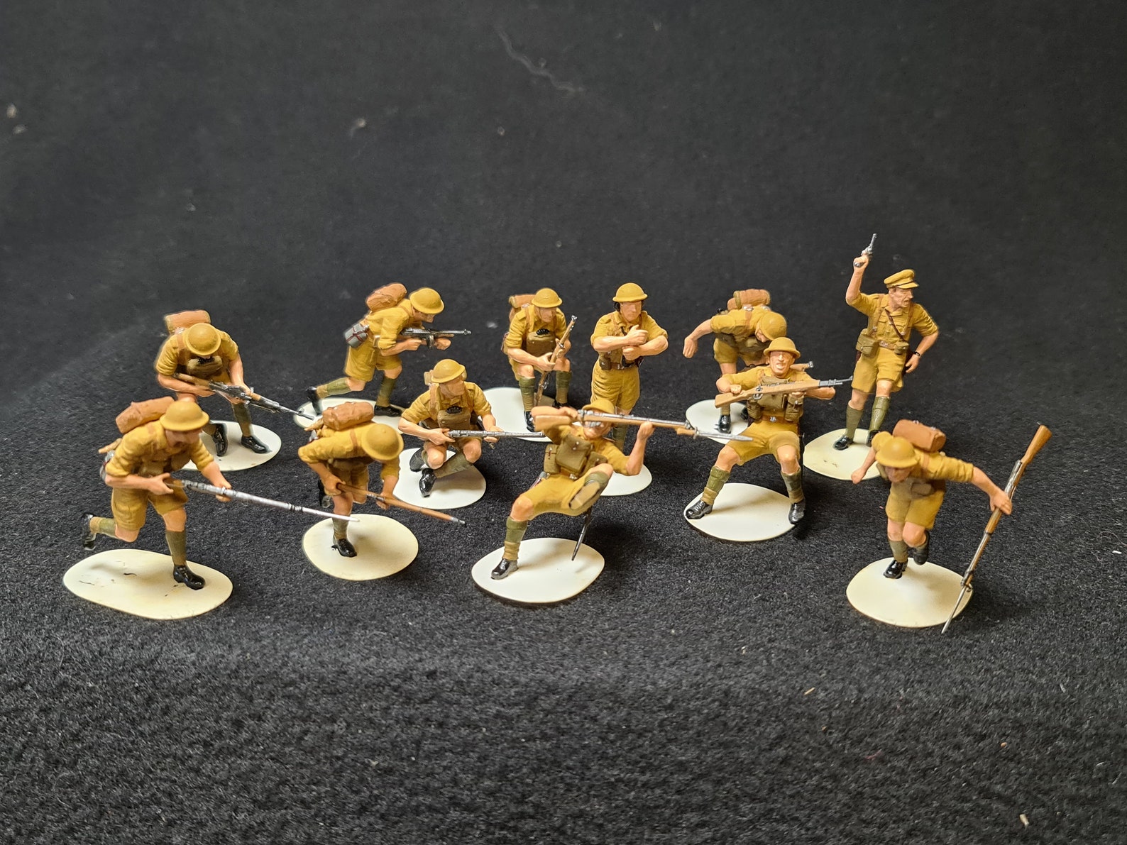 1/35 British Soldiers WW2 Polymer Figures, Painted.12 Figures. - Etsy