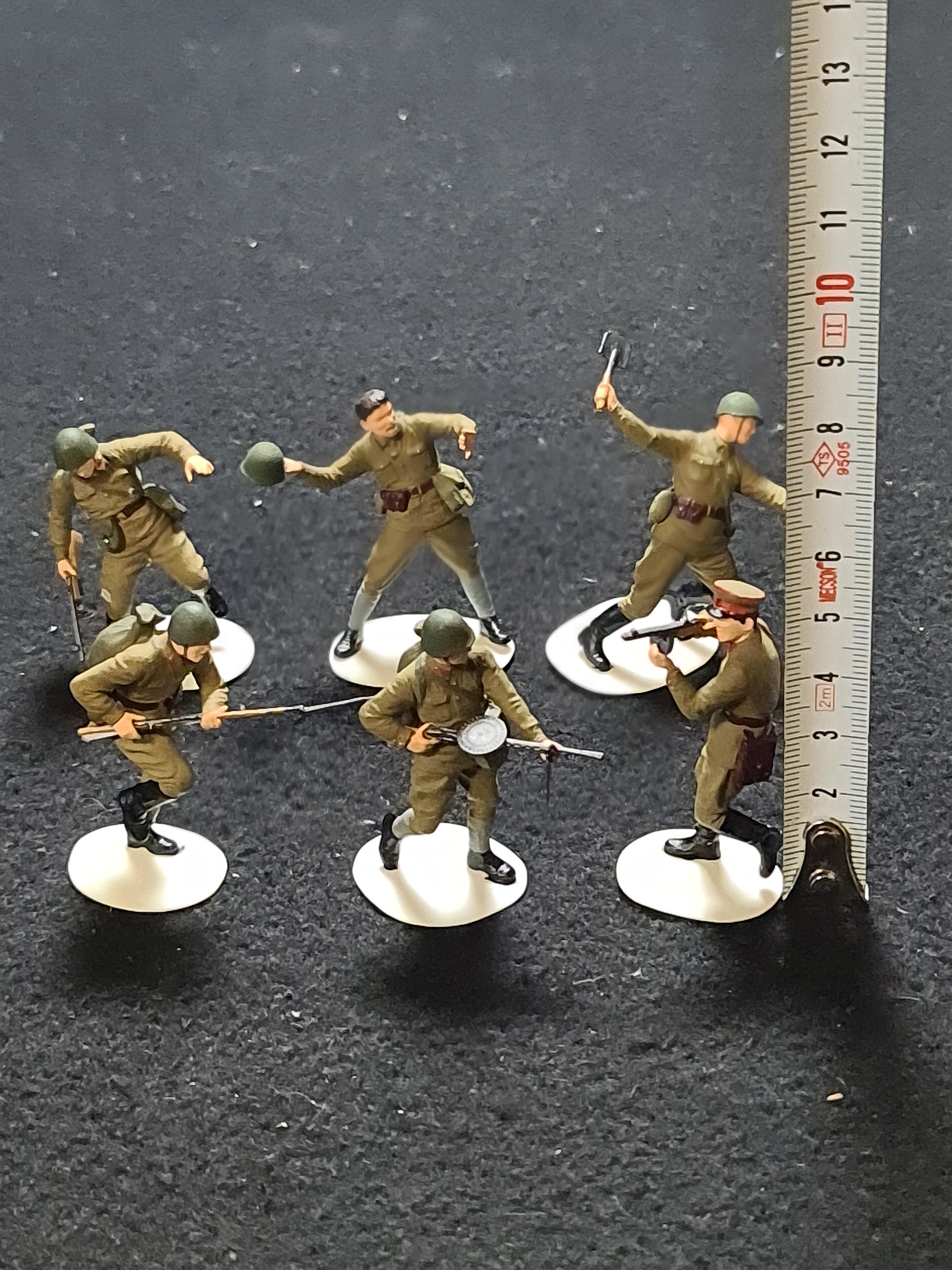 1/35 Russian Army Soldiers WW2 Polymer Figures, Painted.6 Figures. - Etsy