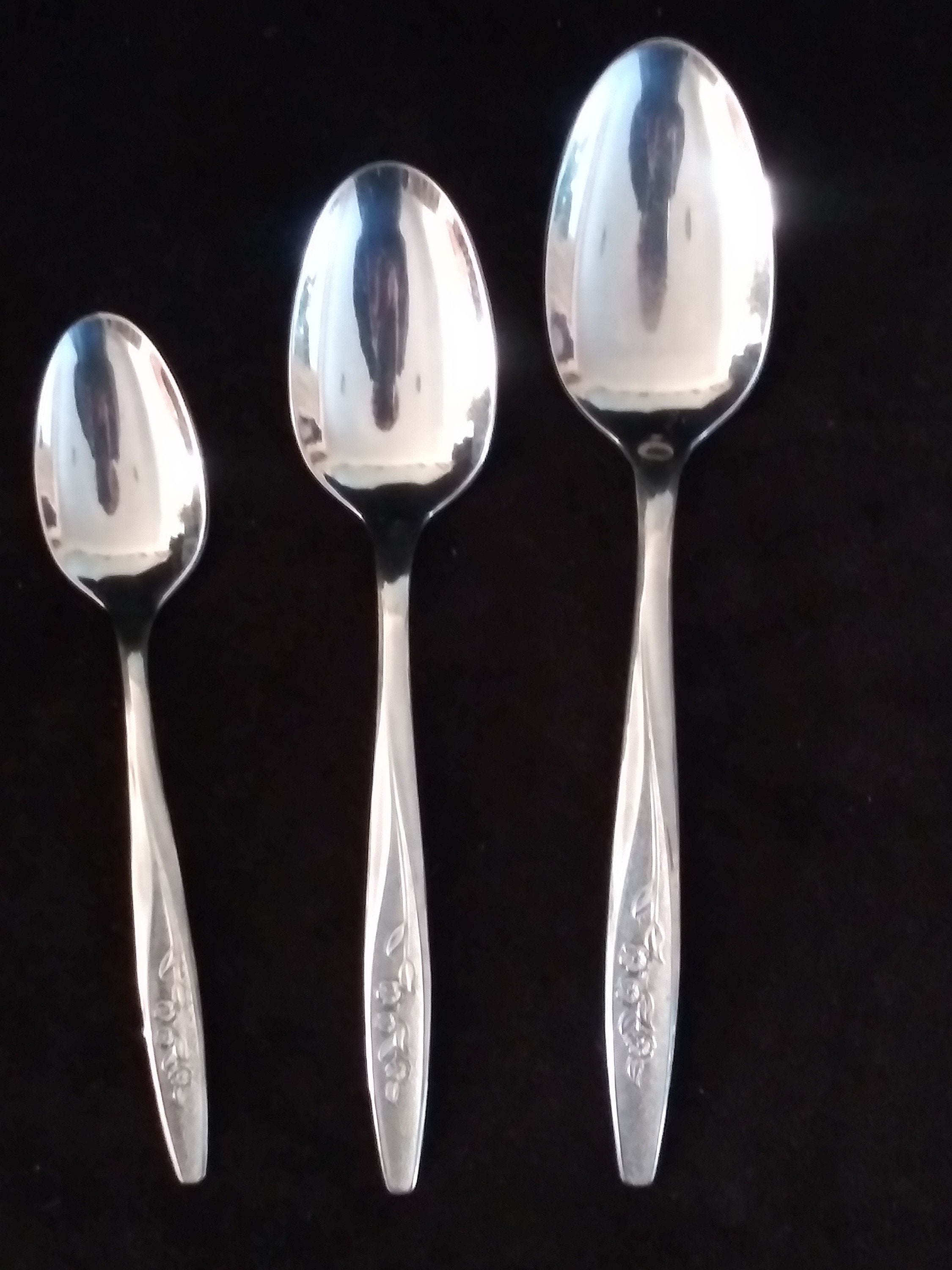 Radiant Rose Textured Superior Stainless Silverware / Flatware ...