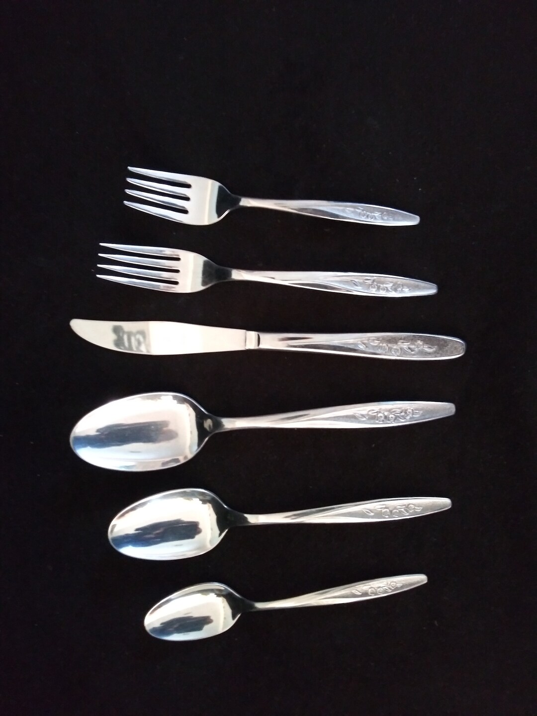 Radiant Rose Textured Superior Stainless Silverware / Flatware ...