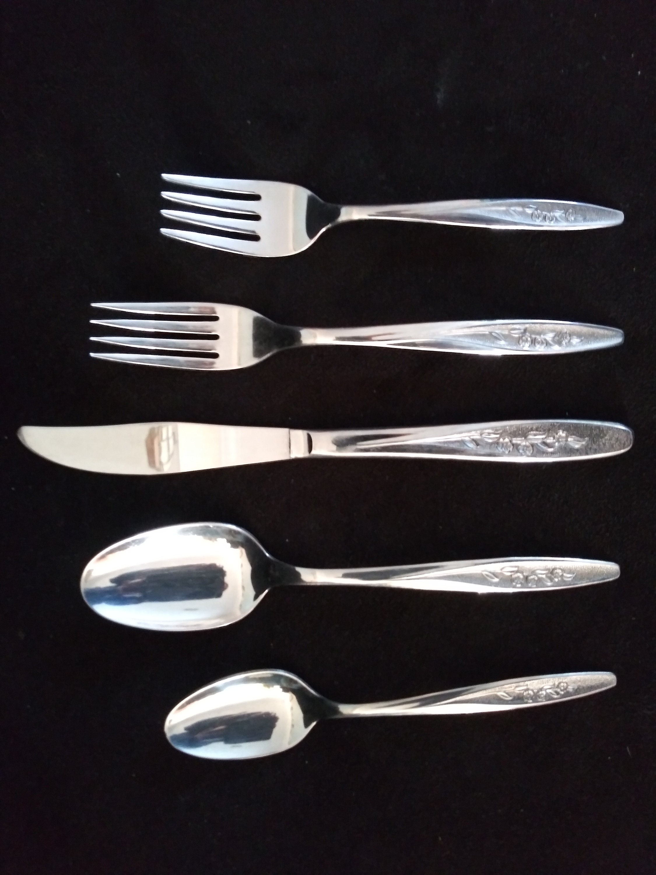 Radiant Rose Textured Superior Stainless Silverware / Flatware ...
