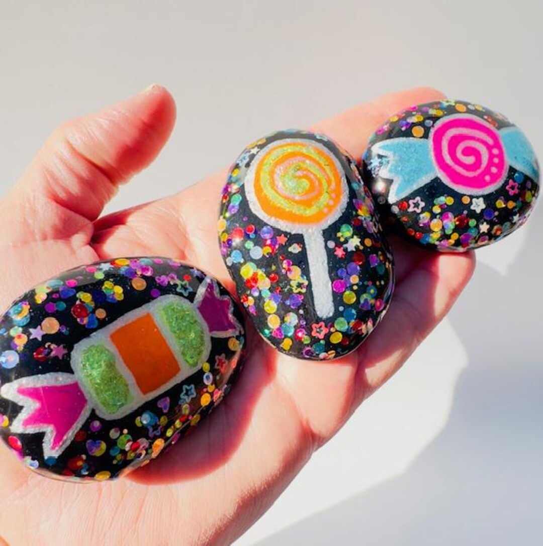 Candy Painted Rocks, Hand Painted Rocks, Birthday Party Decor, Table ...