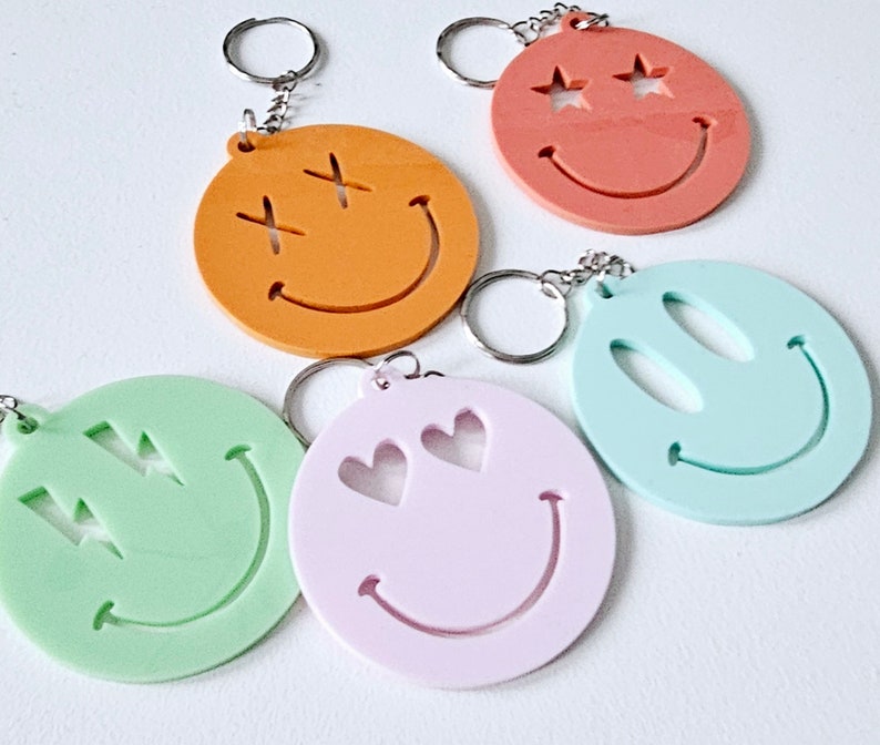 Smile Face Acrylic Keychain Trendy Smile Bag Tag Retro Keychain 3D Key ...
