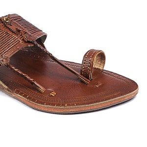 Men Kolhapuri Chappal | Leather Sandal | Kolhapuri Chappal Men ...