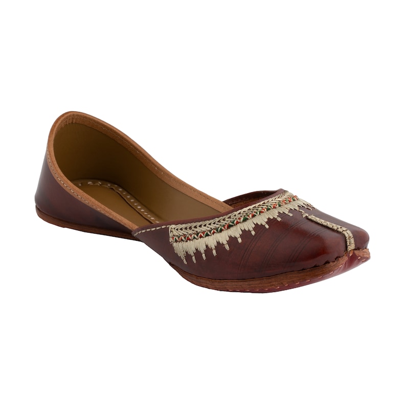 Regal - Elegant Traditional Indian Punjabi Sandals | Juttis ...
