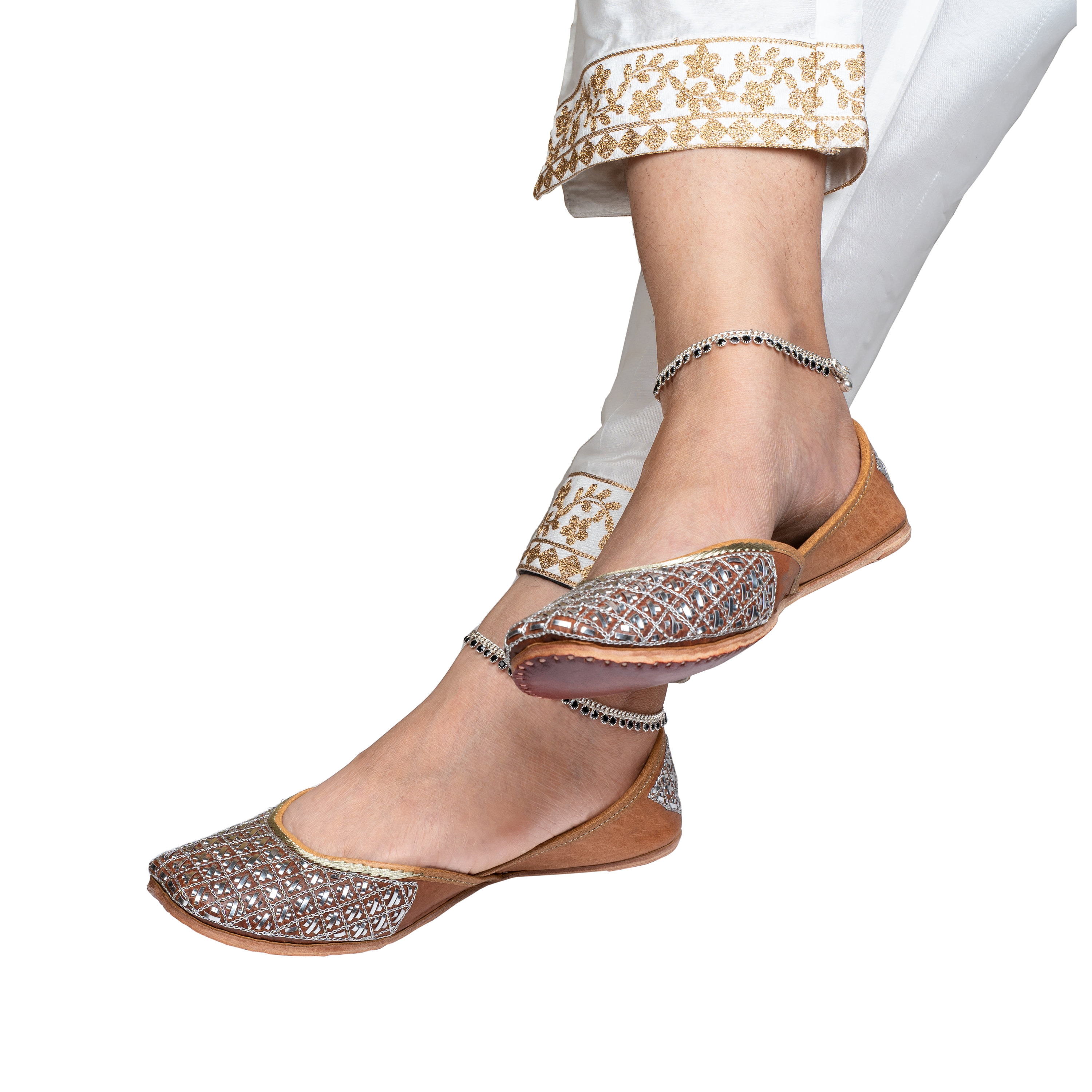 Juno - Traditional Indian Punjabi Sandals | Juttis | Handcrafted ...