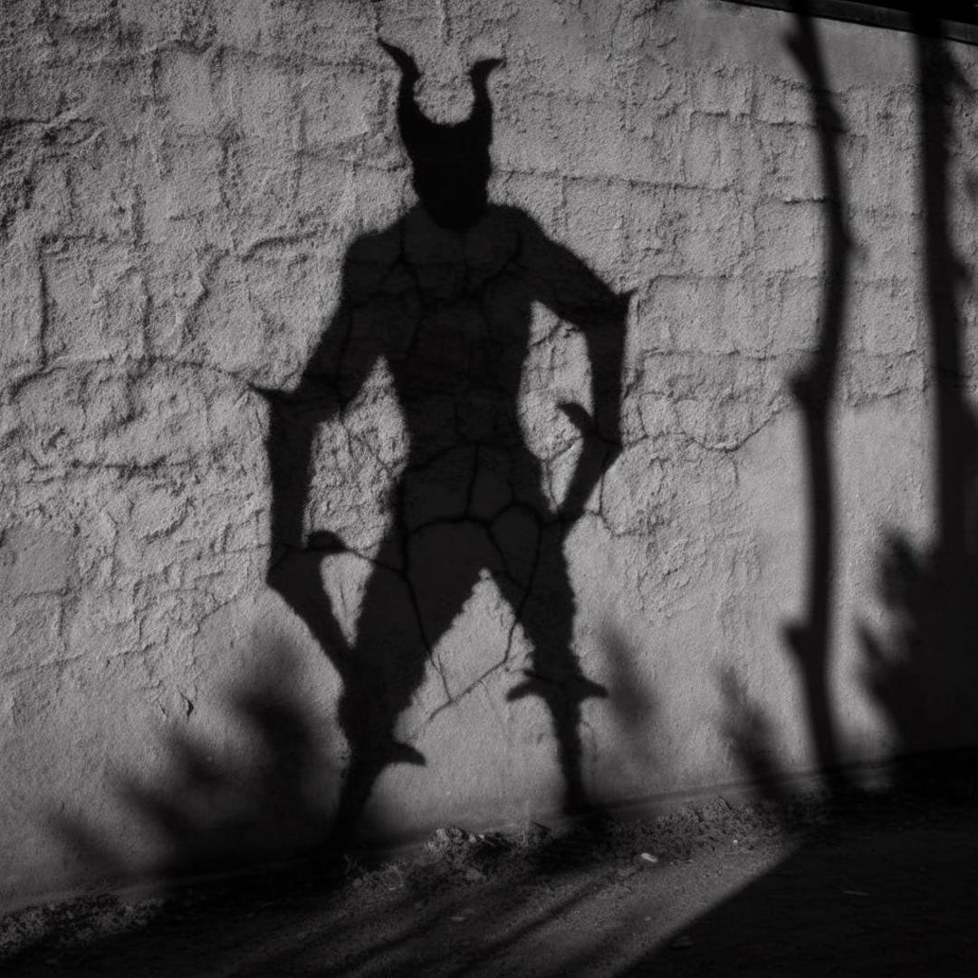 Daeva - Demon of Shadows - Protection, Follows You Everywhere, Active ...
