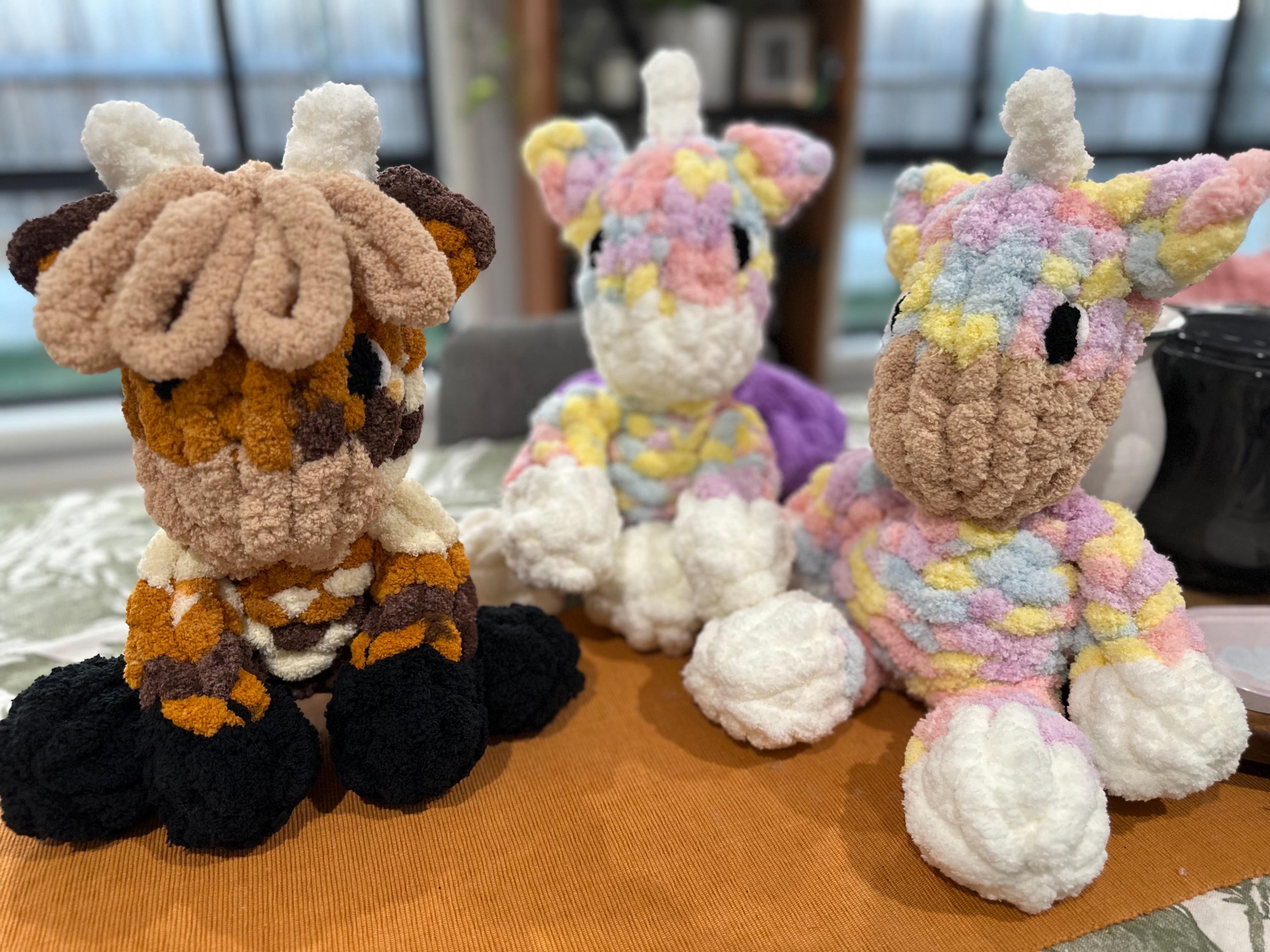 2-in-1 Cooper Cow & Unity Unicorn Finger Knitted Plush Pattern | DIY ...