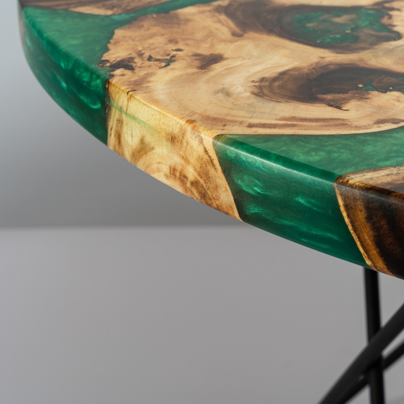 31 Round Green River Coffee Table, Mid Century Modern Wood and Epoxy ...