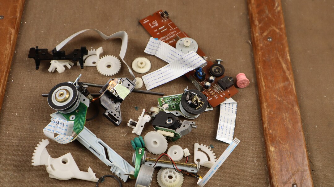 Electronic and Mechanical Parts of the Floppy Disk and Optical ...