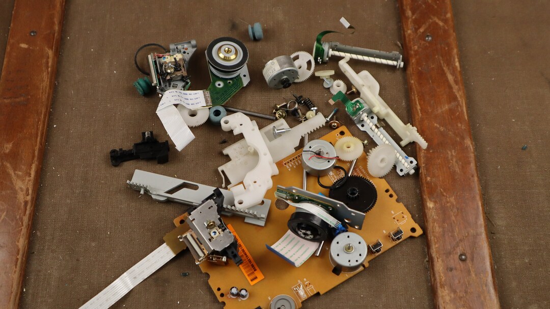 Electronic and Mechanical Parts of the Floppy Disk and Optical ...