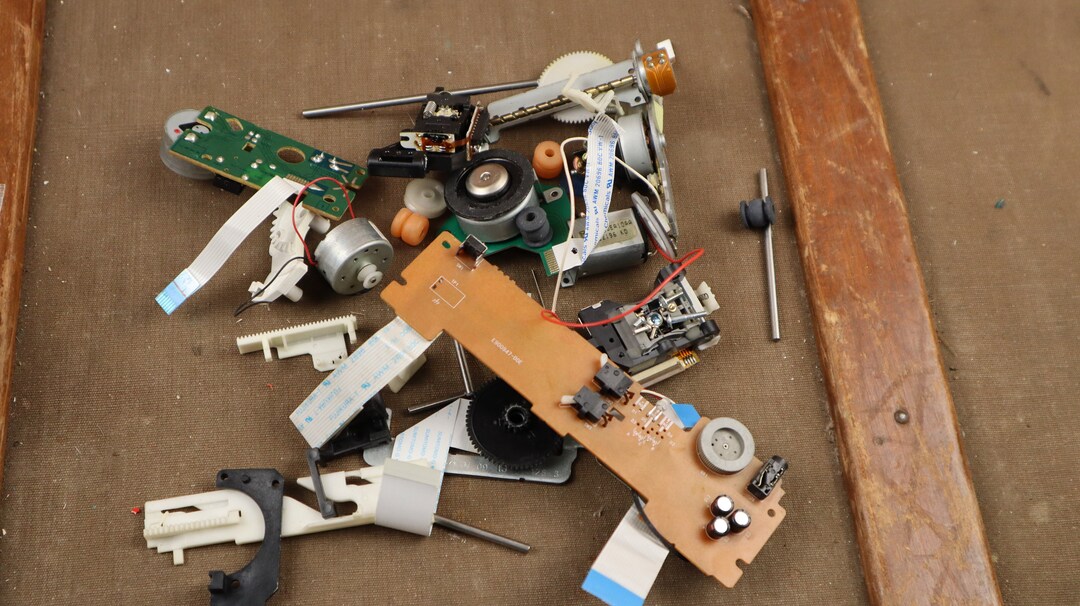 Electronic and Mechanical Parts of the Floppy Disk and Optical ...