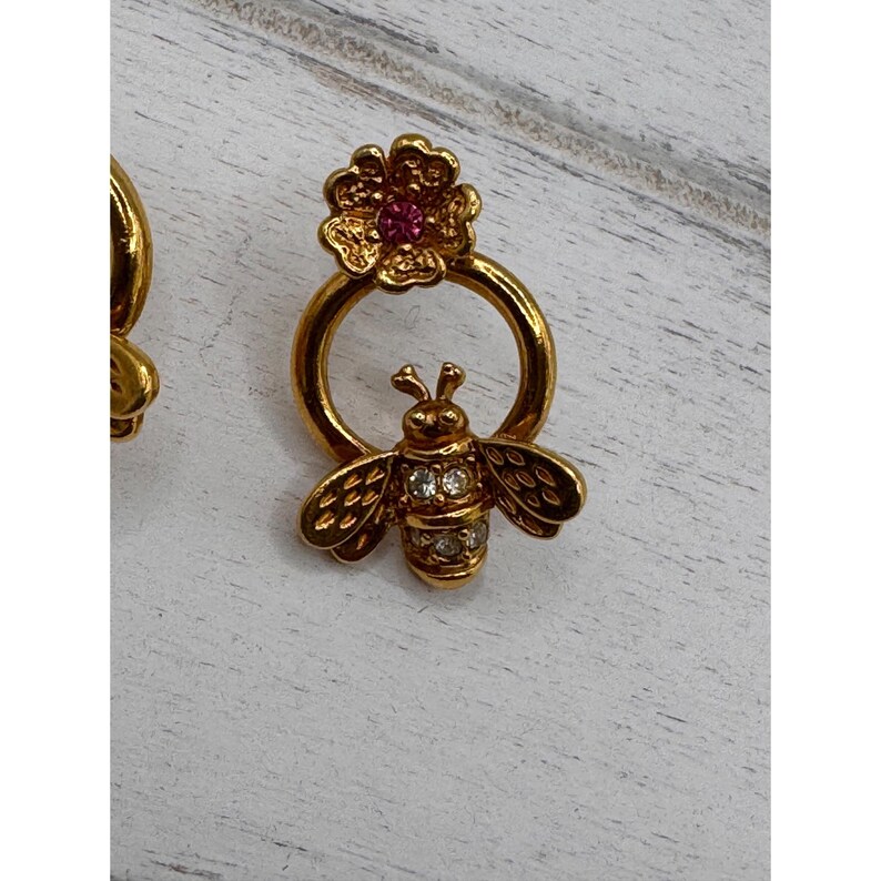 Vintage Avon Gold Tone Bee Drop Earrings Rhinestone Floral Dangle Cute ...